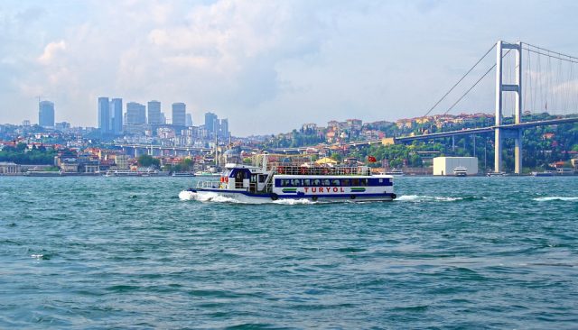 Dünyanın En Kalabalık Su Yolu: İstanbul Boğazı | yoldaolmak.com