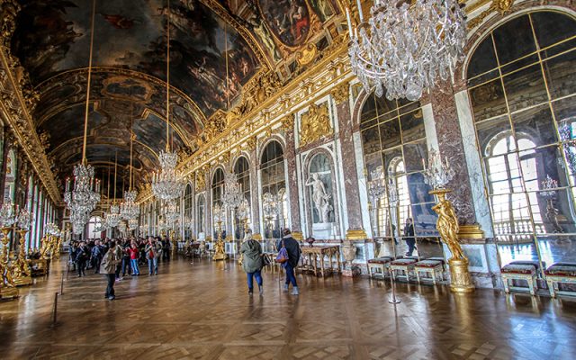 Fransız Krallarının Eski Evi: Versay Sarayı, Paris