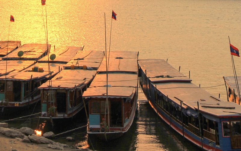 Mekong Nehrinde Yolculuk: Pakbeng Köyü | yoldaolmak.com